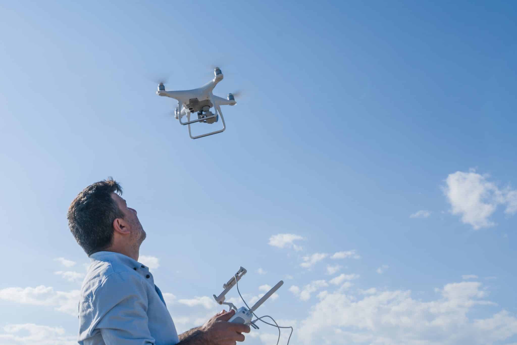 Comment devenir pilote de drone ? Formation et qualités requises